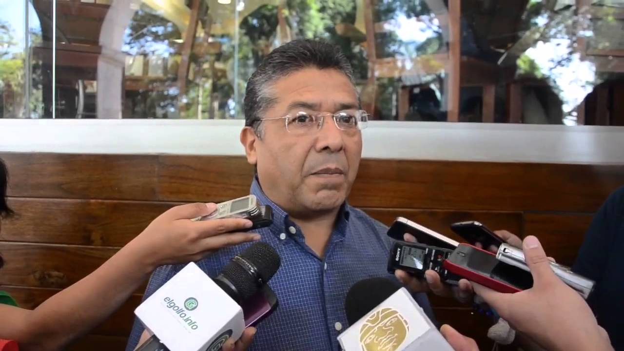 "Pemex es una coladera, todo mundo le roba": Uriel Flores - YouTube