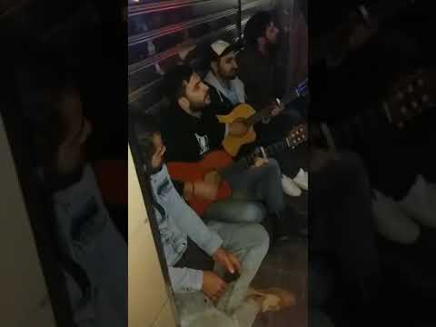 İstiklal Caddesini Sallayan Kürt Gencleri