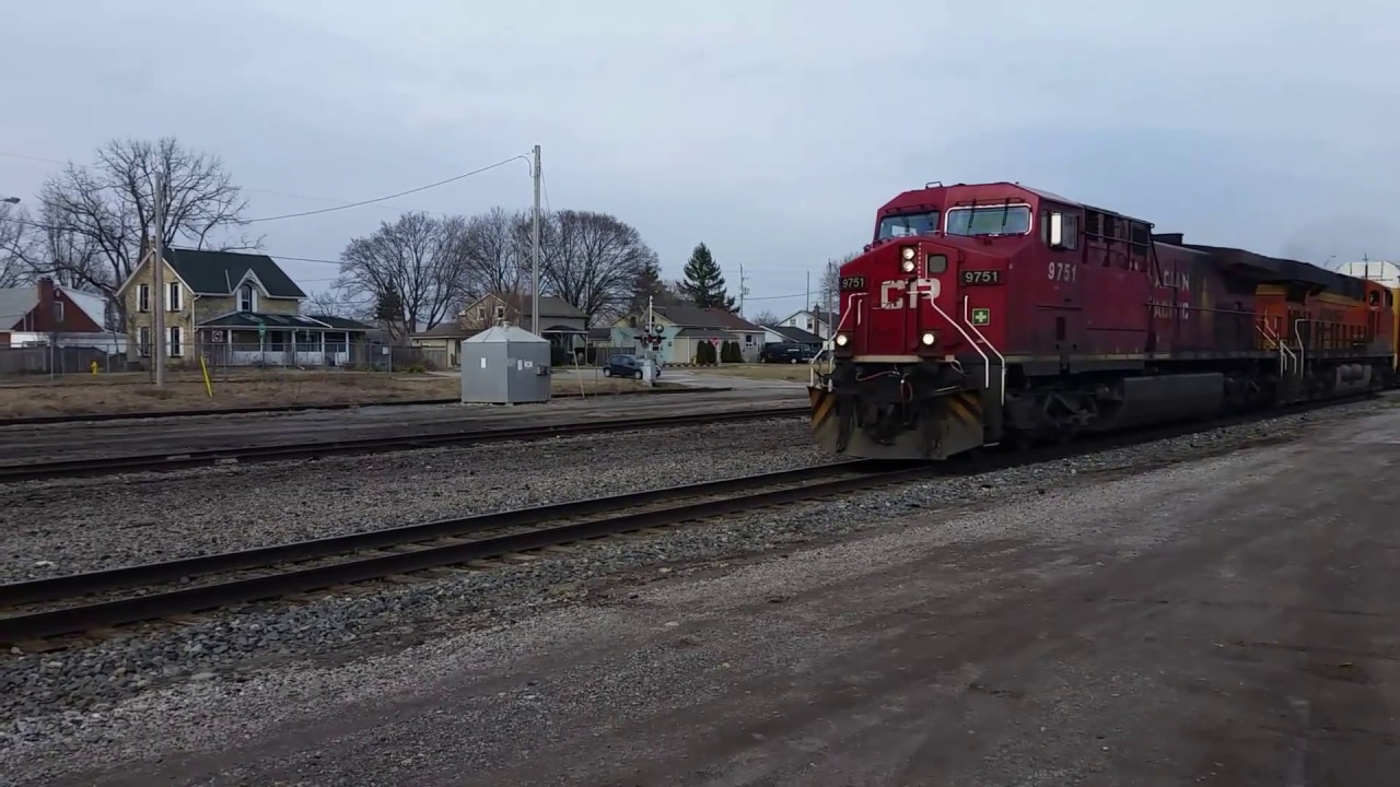 [HD] Unstoppable Unit! CPR 147 - CPR 9751 West at Galt (March 24 2017 ...