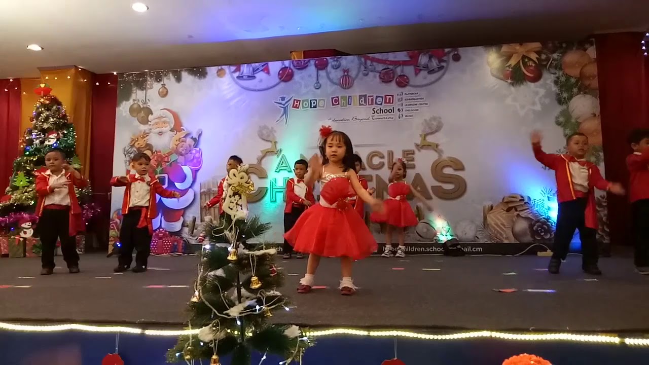 Santa Claus is coming to town / Christmas Celebration / Kid's Dance ...