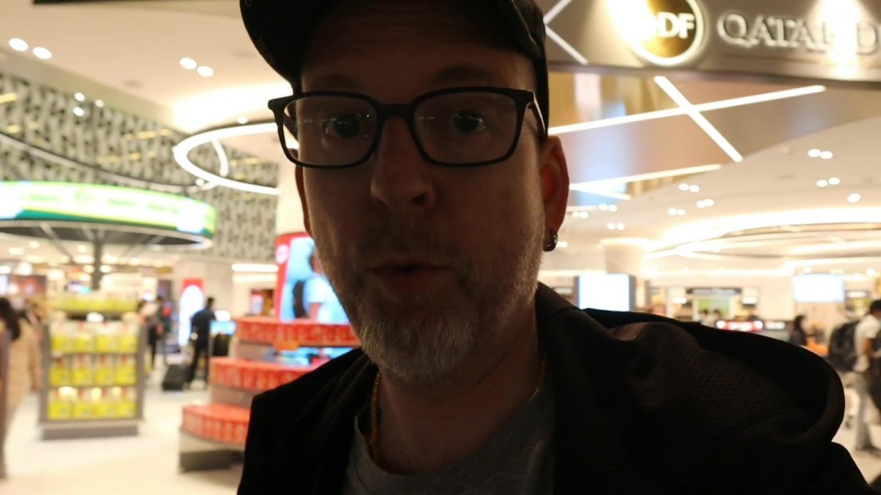 Amsterdam-Doha-Bangkok | Flying Qatar Airways | Jan Tom Yam - YouTube