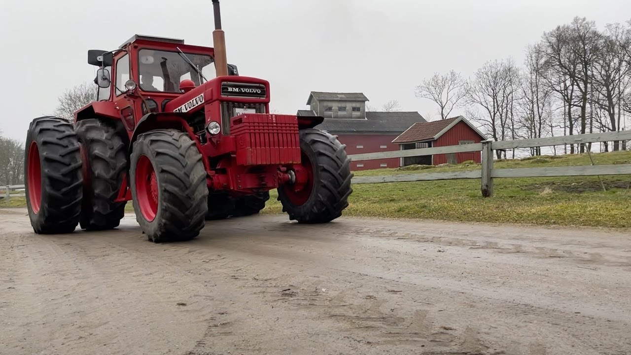 Köp Veterantraktor Volvo BM 814 med Dubbelmontage fram och bak på ...