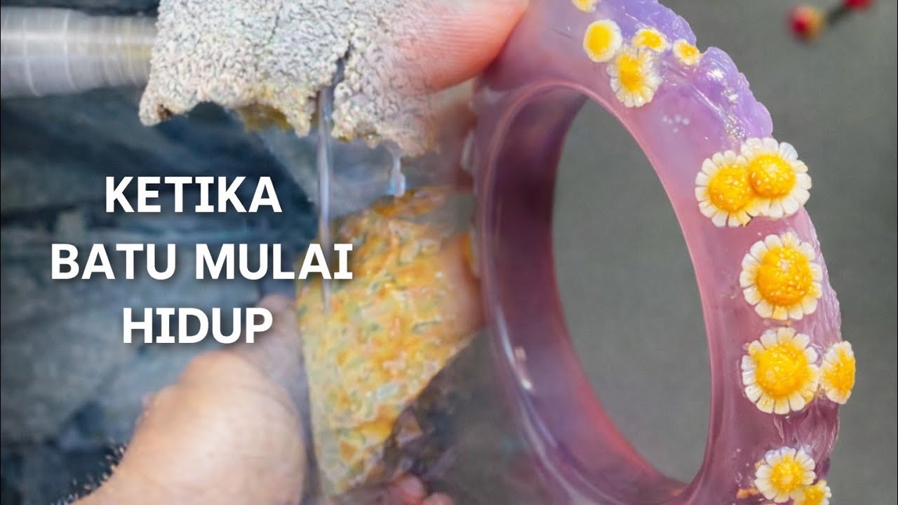 “Ketika Batu Mulai Hidup — Proses Ukir Gelang Giok Krisan Ungu yang ...