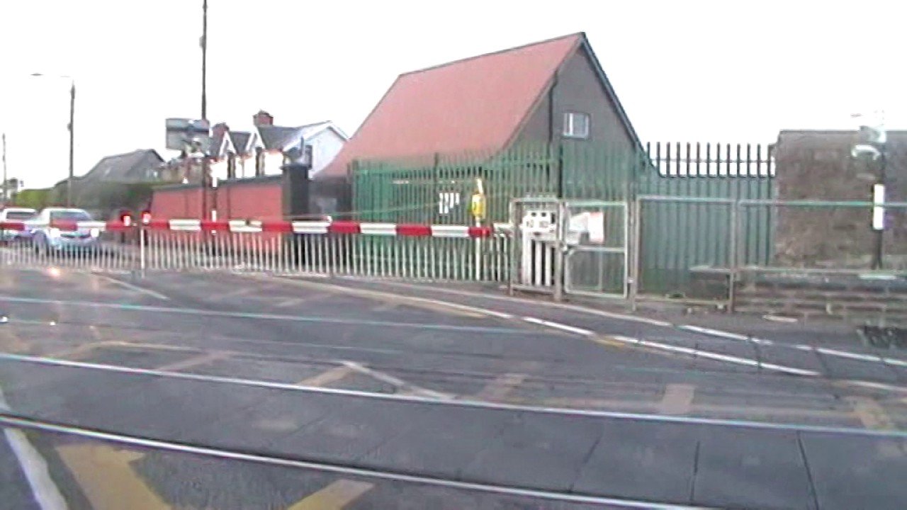 Sutton Station level crossing - YouTube