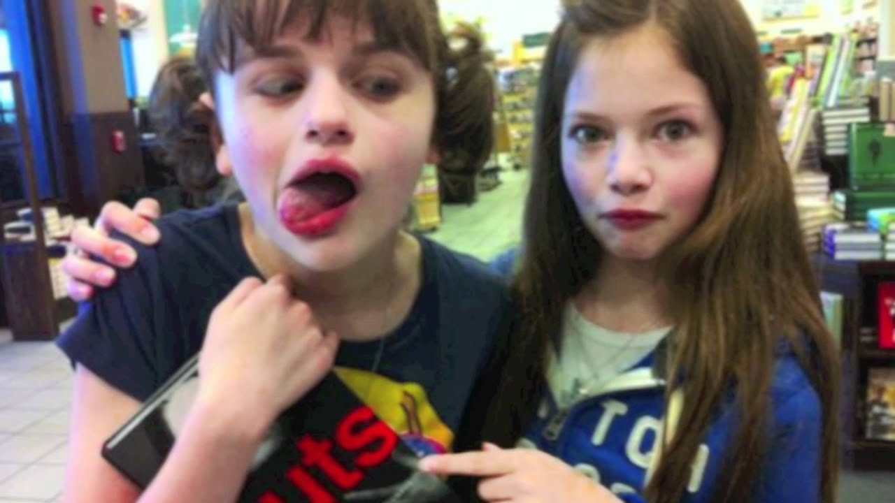 Joey King And Mackenzie Foy The Conjuring