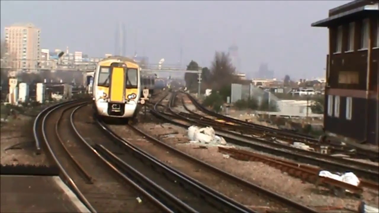 Thameslink class 387 (387 103/127) pass Clapham Junction - YouTube