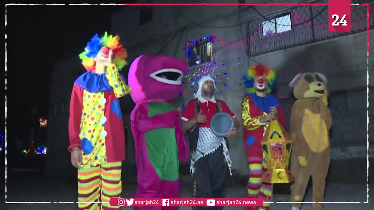 Palestinian clowns wake up Muslims for Ramadan fasting - YouTube
