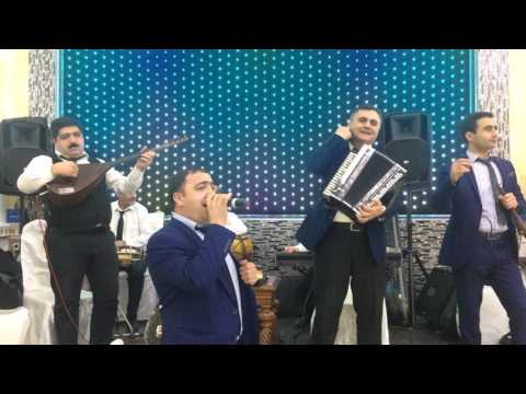 Başkeşid ansanbılı ansanblın rəhbəri Qurban Şindilər Kamandar Lətifoğlu ilə birlikdə Başkeçidtoyunda