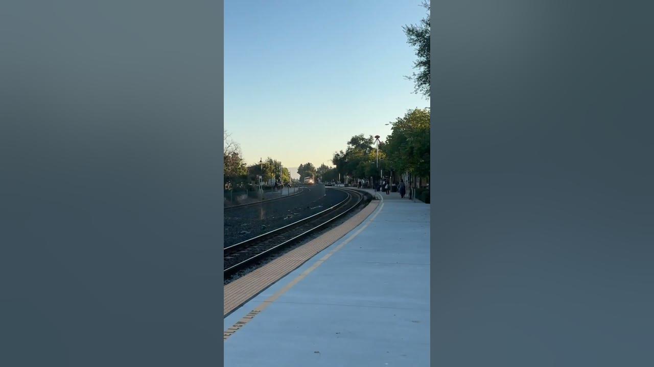 CDTX 8305 arrives into Fremont Station - YouTube