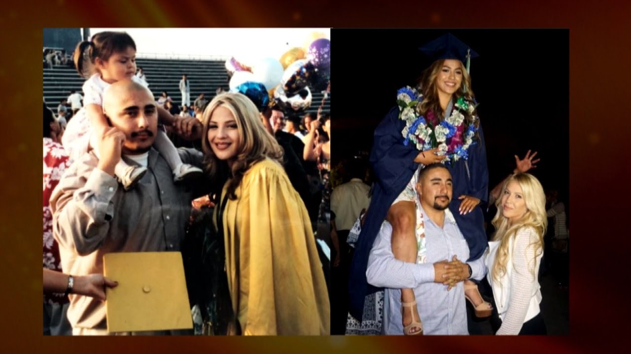 Teen Recreates Mom's Graduation Photo, 17 Years Later - YouTube