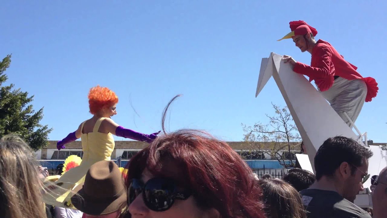 Els Comediants Cádiz 18 marzo 2012 - YouTube