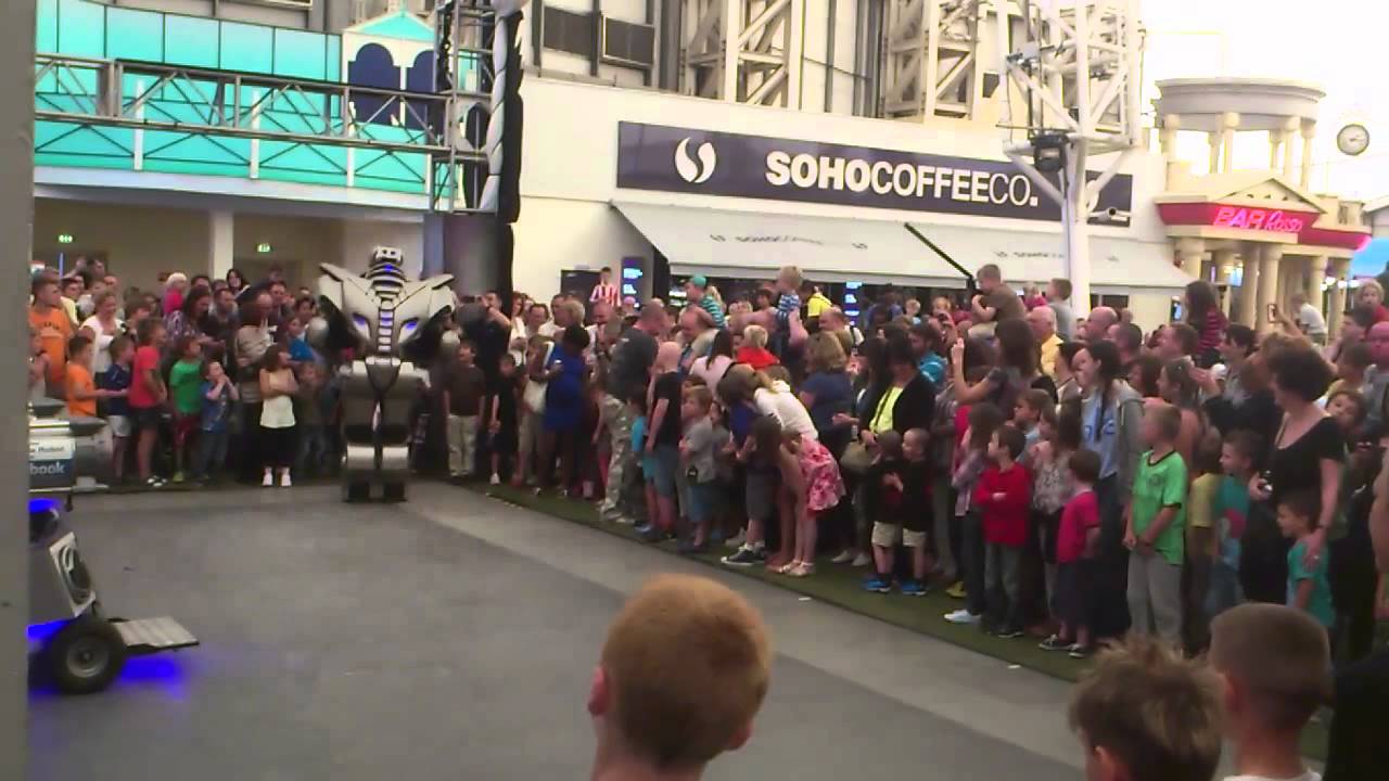 Titan The Robot Minehead Butlins Aug 2011(pt2) - YouTube