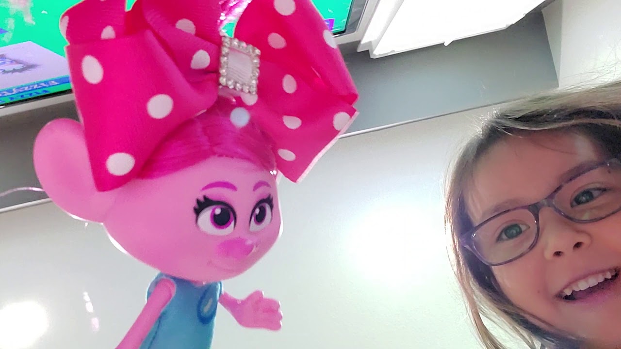 Trolls surprise!! - YouTube