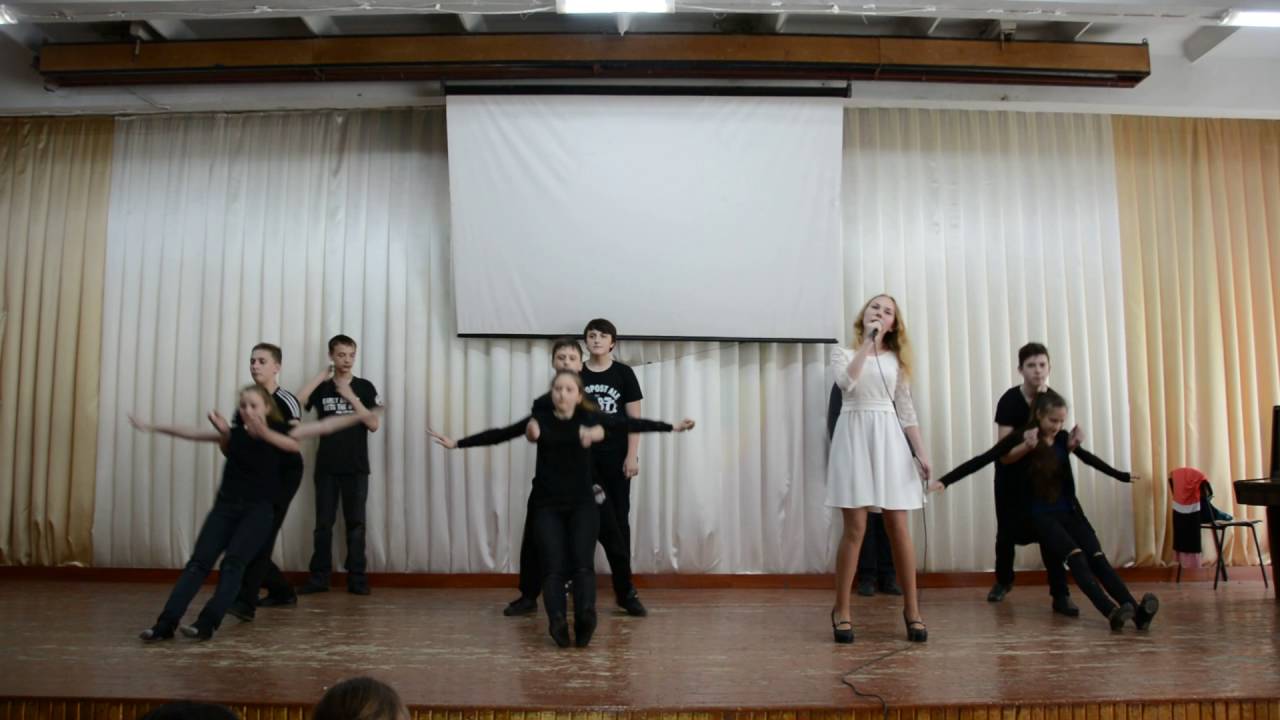 Halsey - Castle dance - YouTube