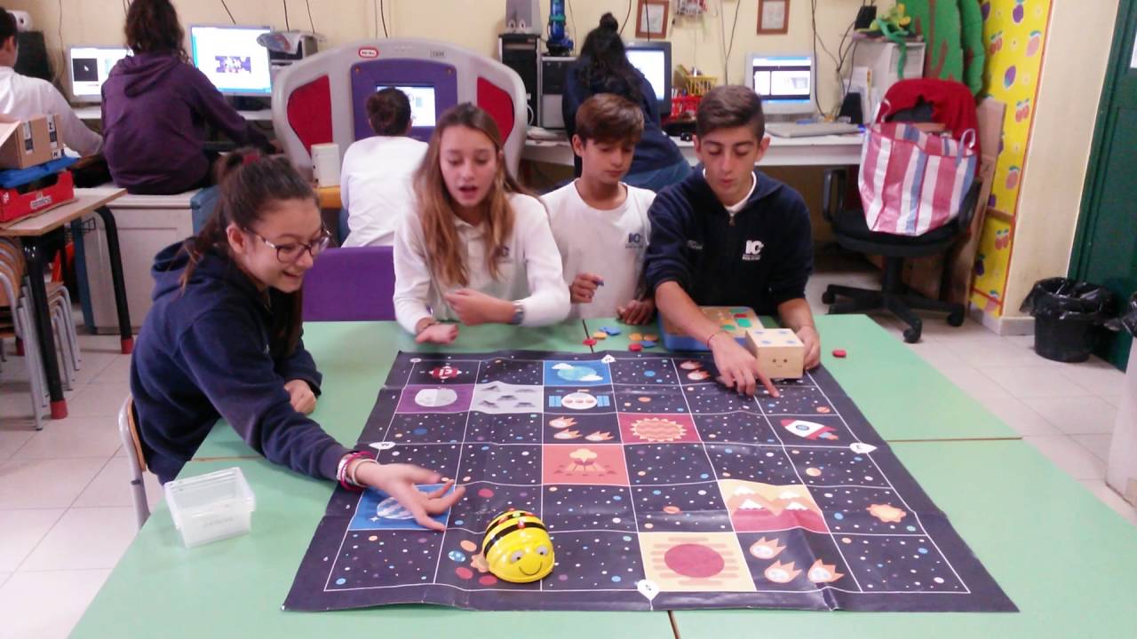 I grandi alla scoperta di Cubetto e di Bee Bot 06 - YouTube