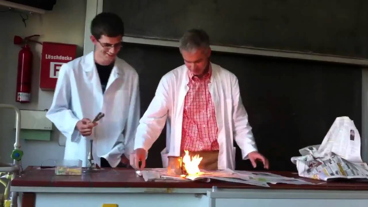 Chemie Versuch Max-Eyth-Schule - YouTube