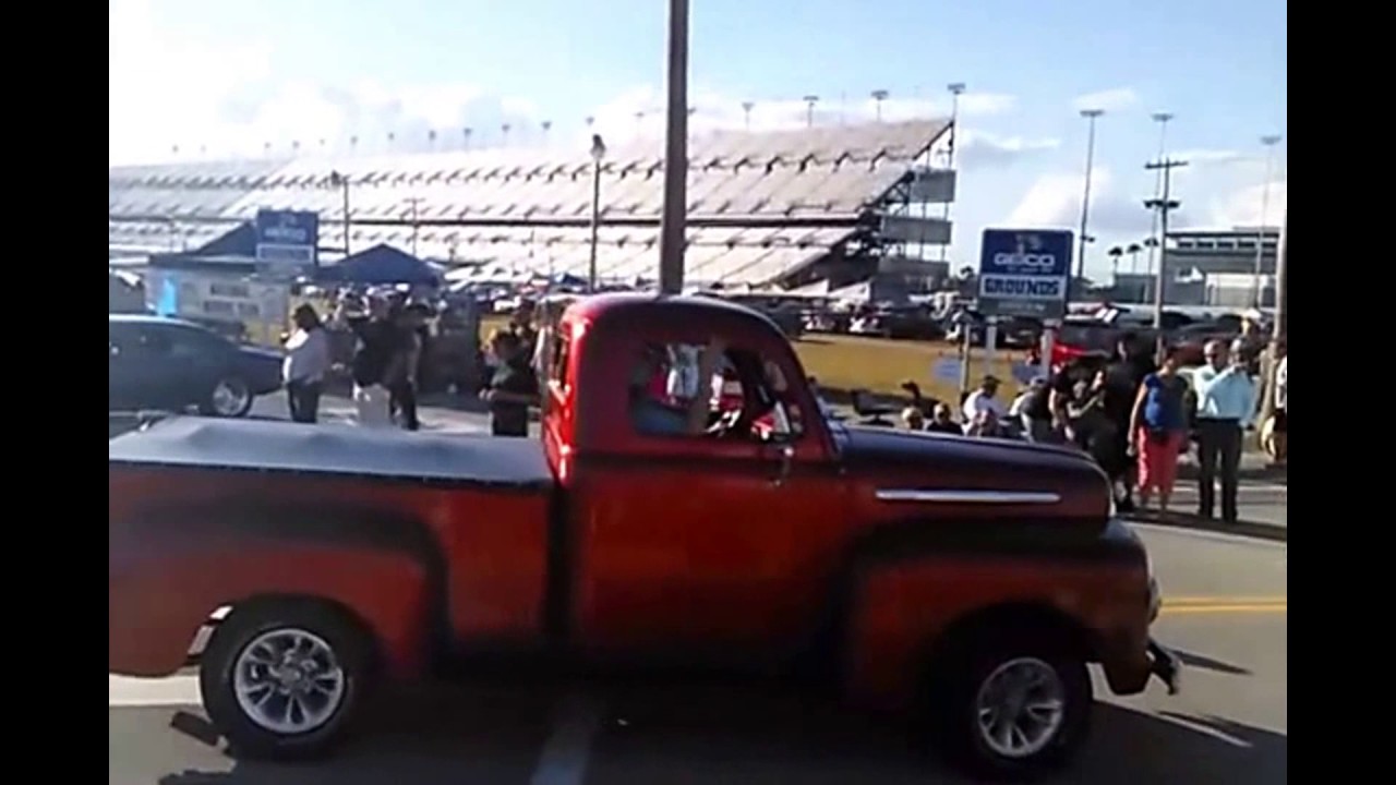 Daytona Speedway Turkey Rod Run - YouTube