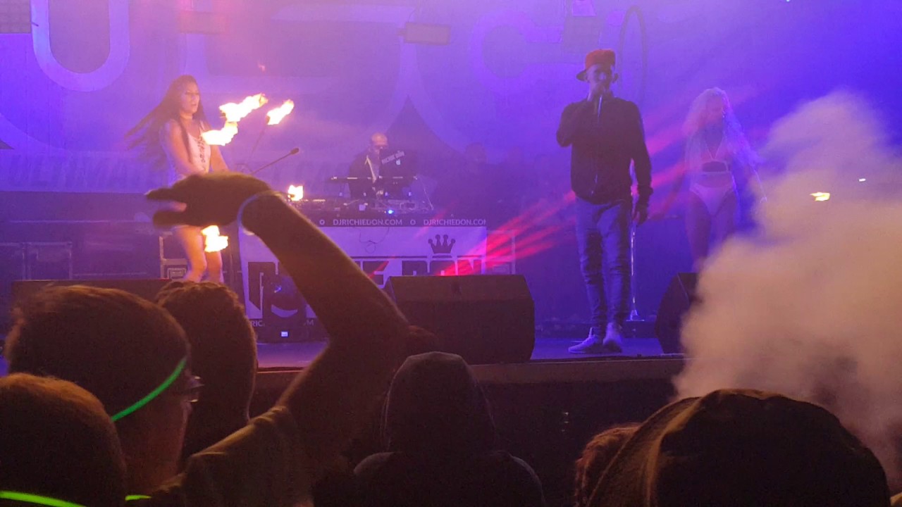 SANTA POD 2017 USC LIVE MUSIC - YouTube