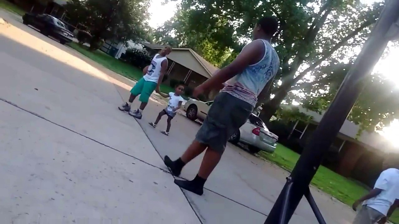 2V1 Basketball Game - YouTube
