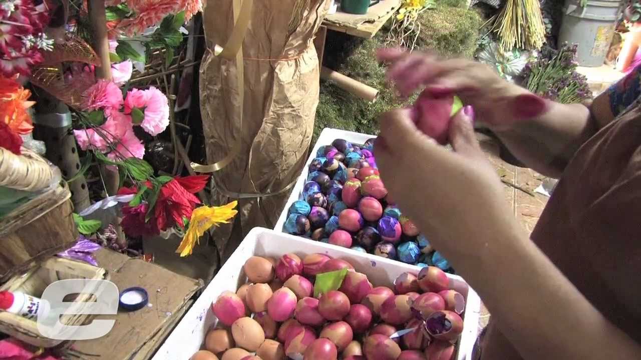 Conozca la tradición de los cascarones de huevos - YouTube