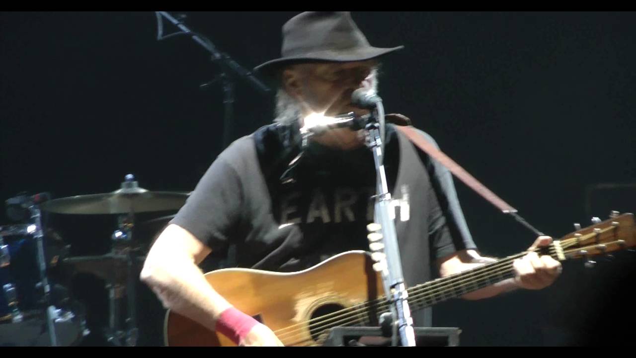 Neil Young - Western Hero (Live at the O2 Greenwich London 11/06/2016 ...