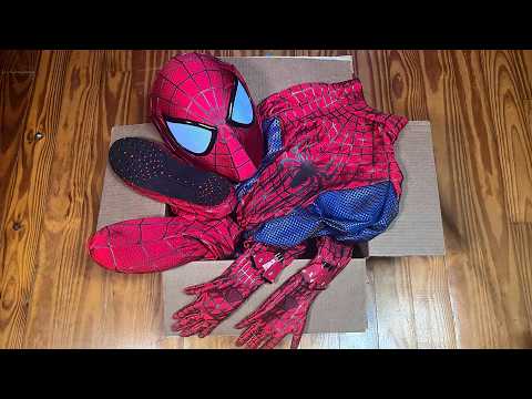Unboxing a SCREEN ACCURATE Amazing Spider-Man 2 Suit!
