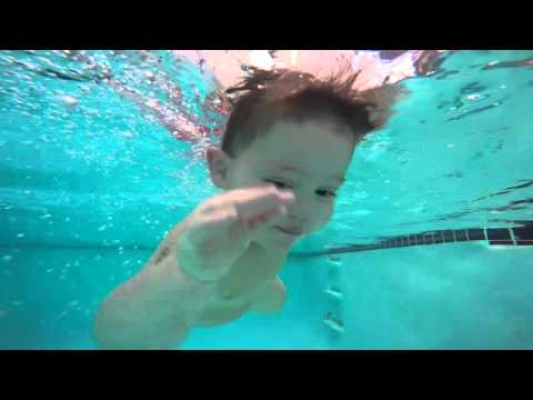 2 year old swimming - YouTube