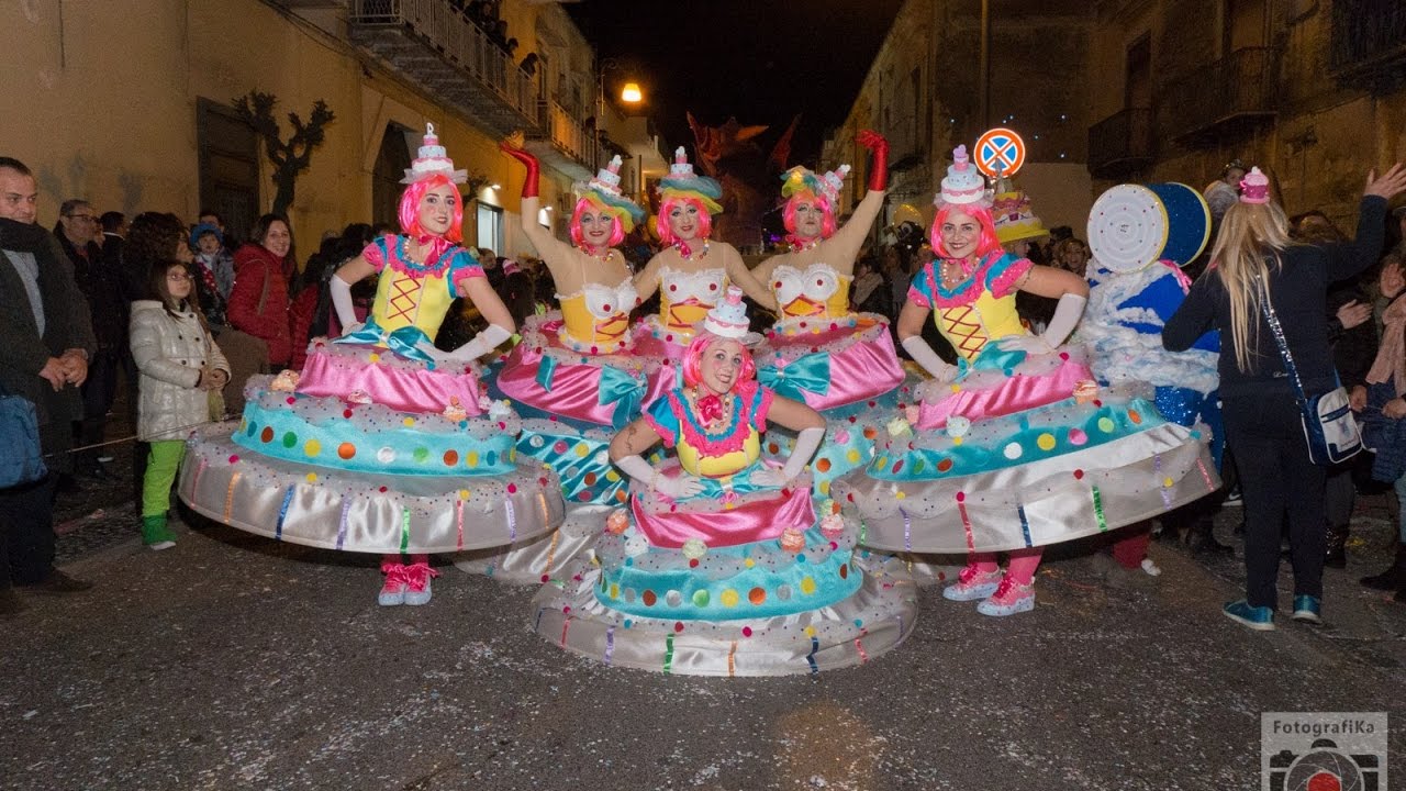 CARNEVALE ABATESE 2017 : i carri allegorici - YouTube