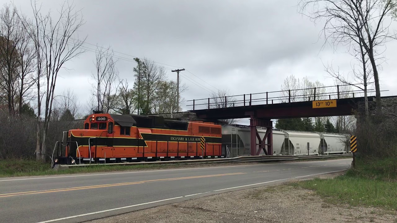 Escanaba & Lake Superior Railroad #400 GP38-2 - YouTube