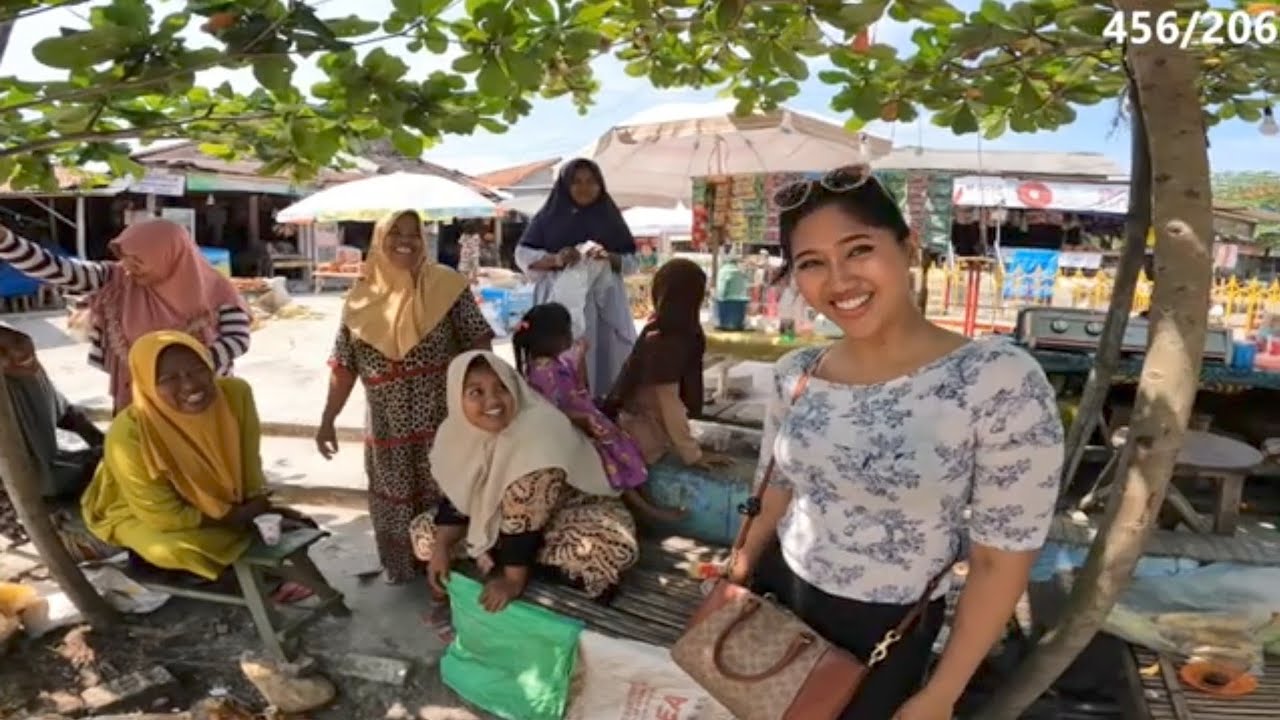 🇮🇩 I found a village in Madura where the ground is burning and the ...