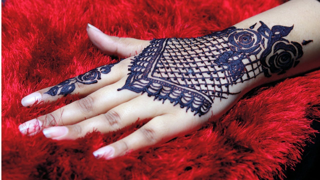 Applying Henna Design in Different Way / Mehndi Design for Wedding ...