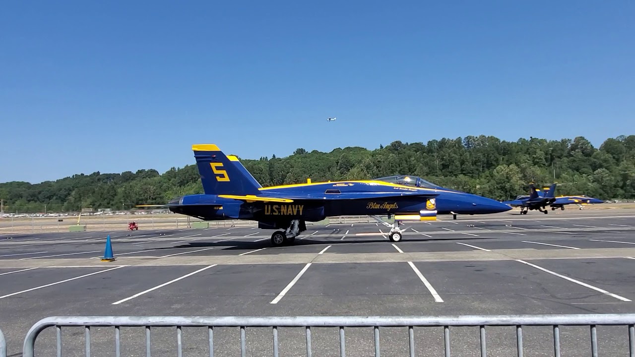Blue angels takeoff Seattle Seafair air show 2019 - YouTube