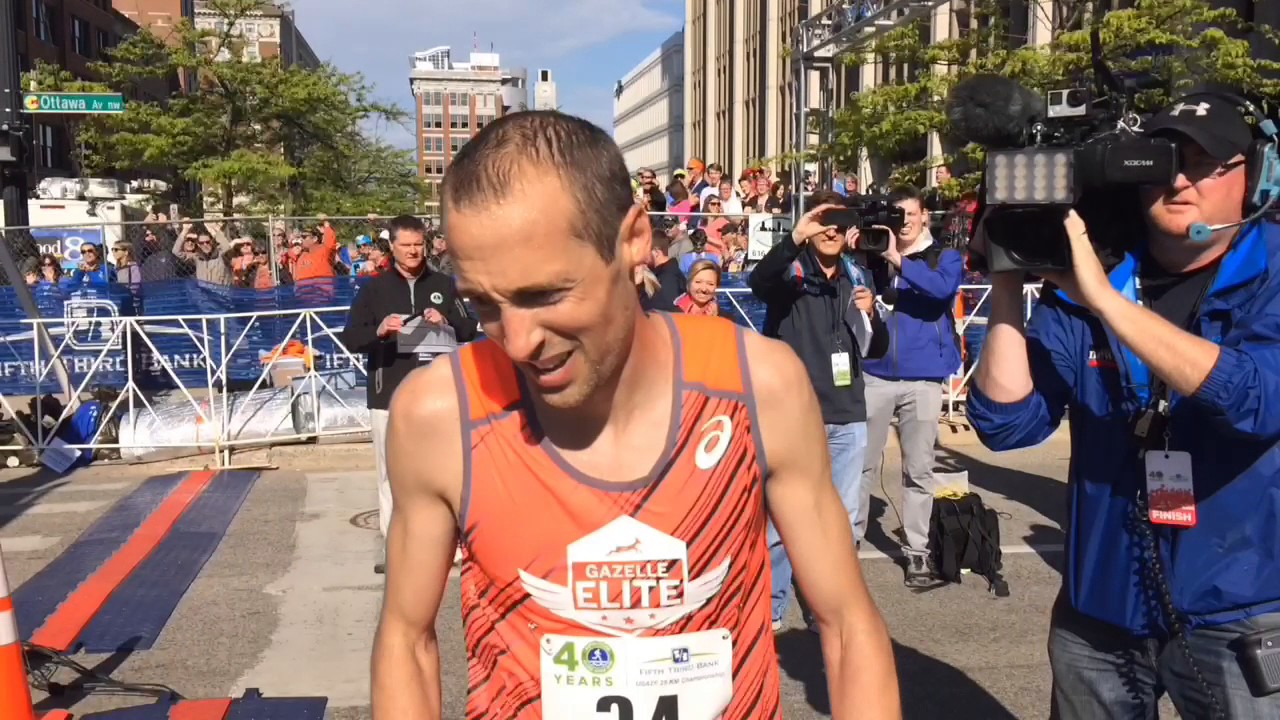 Dathan Ritzenhein wins River Bank Run 25k - YouTube