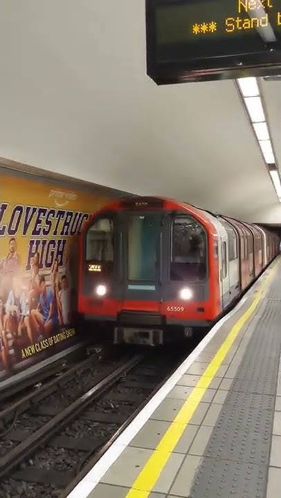 Trains at Bank (1st July 2022) - YouTube