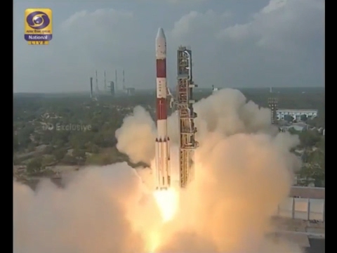 Indian PSLV-C37 rocket lifts off record 104 nano satellites - YouTube