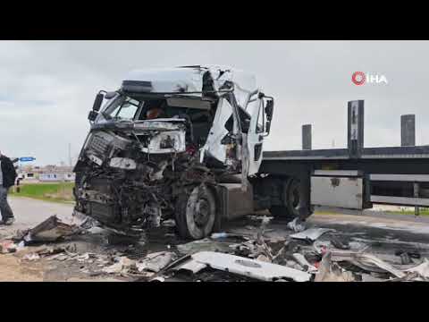 Ahlat’ta iki tır çarpıştı: 1 yaralı