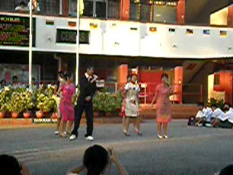SMKTBM CNY PERFORMANCE 2010 - YouTube