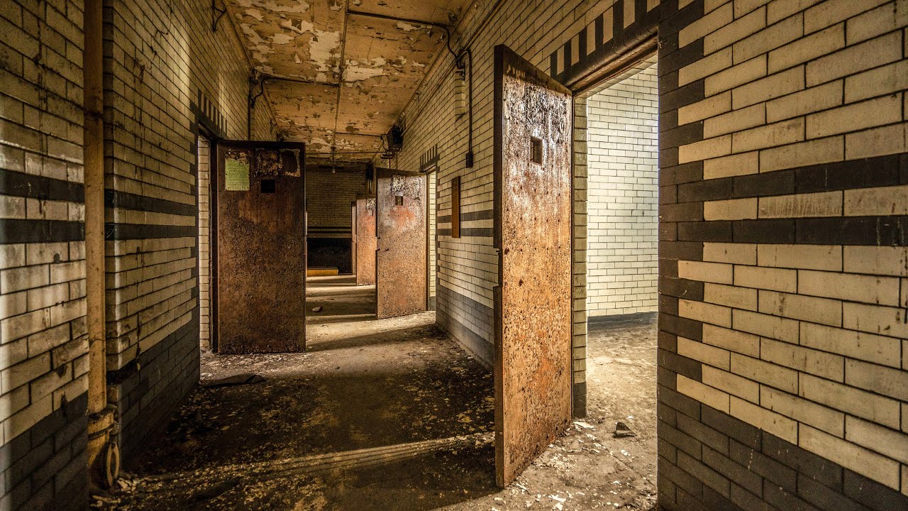 Exploring Abandoned City Police Headquarters - YouTube
