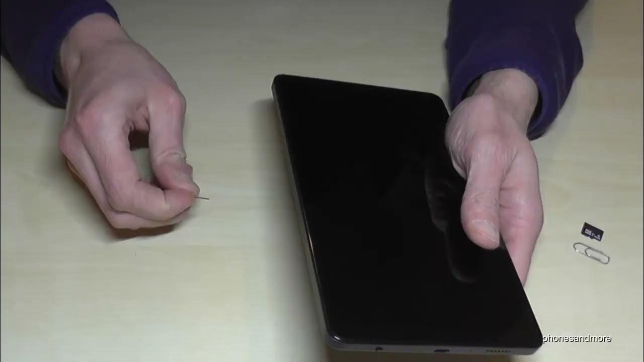 Samsung Galaxy Tab A9: How to insert a microSD card? Installation of ...