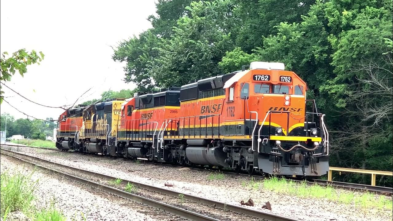 2021-07-04a Railfan Teague TX-BNSF Locomotives - YouTube