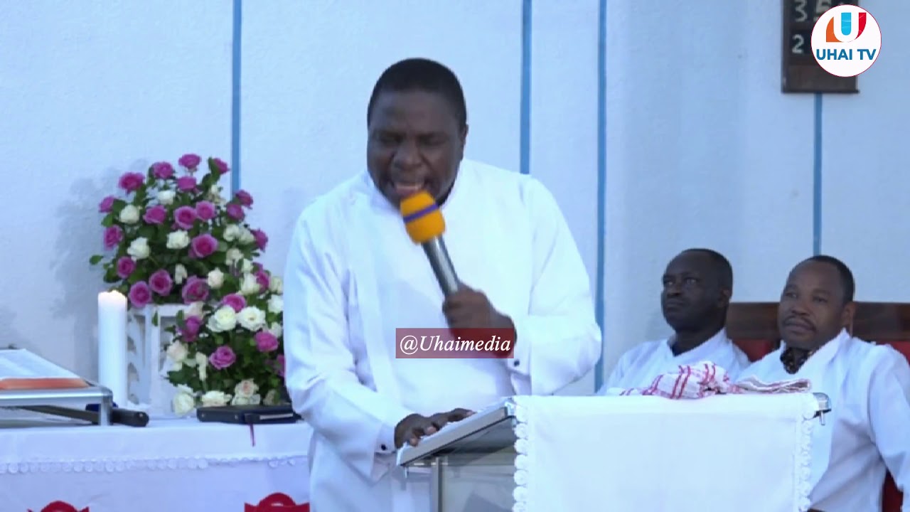 MCH.DANIEL MGOGO-UNAKATAA NYIMBO KANISANI UNAENDA DISCO 2 - YouTube