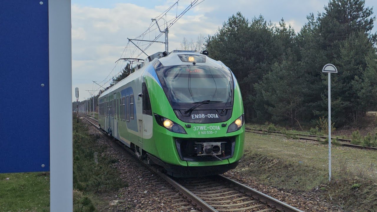EN98-001 jako REGIO do Stalowej Woli Południe, zatrzymuje się na stacji ...