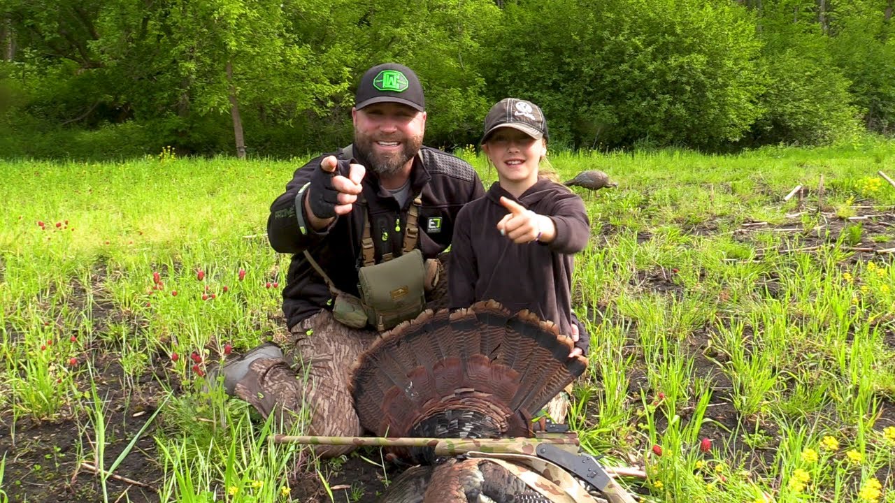 FEMALE YOUTH HUNTERS GET FIRST TURKEYS - YouTube
