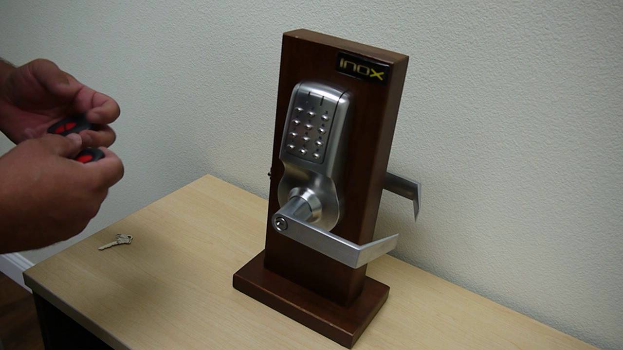 How to Program an EL60 Electronic Lock with the master programming ...