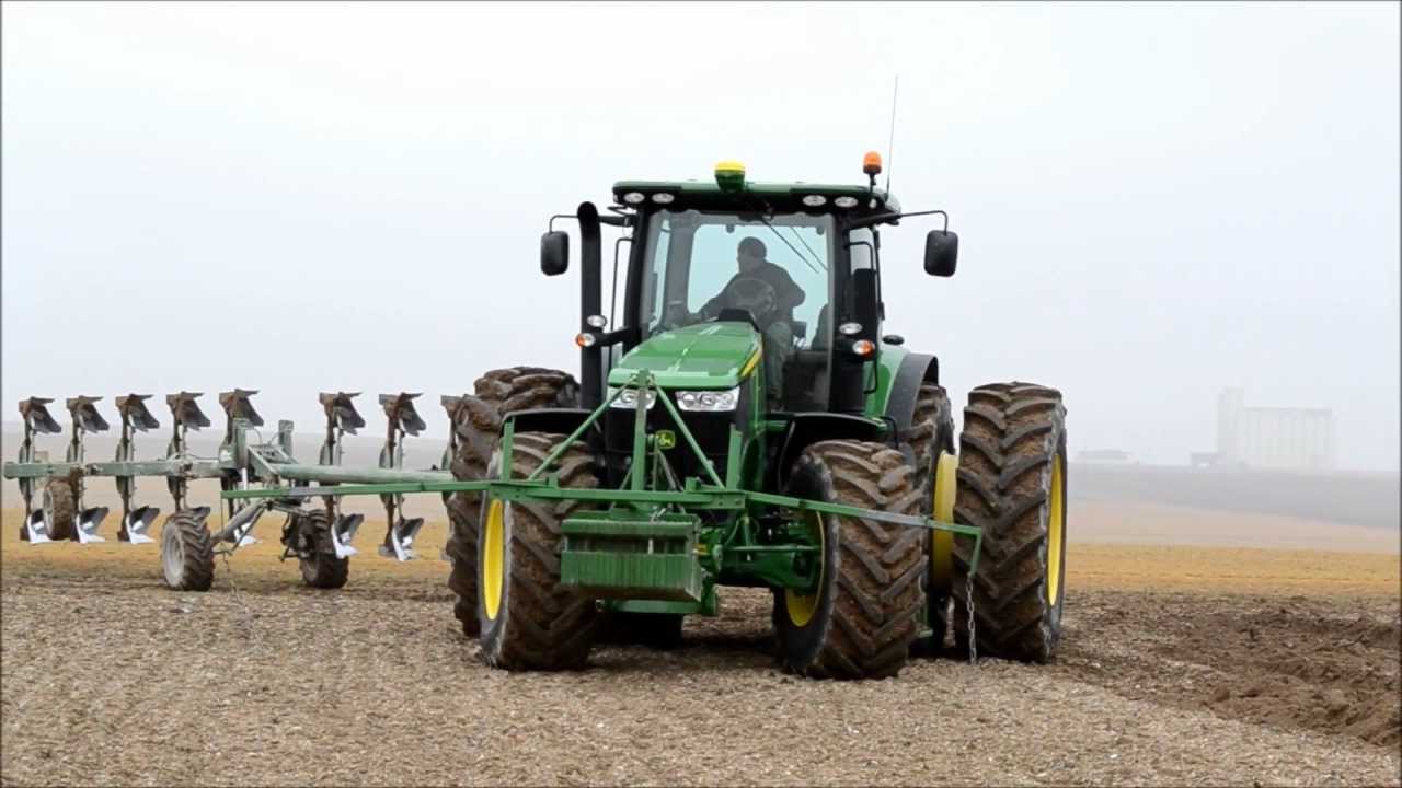New John Deere 7280R Ploughing with big plough in France ! - YouTube