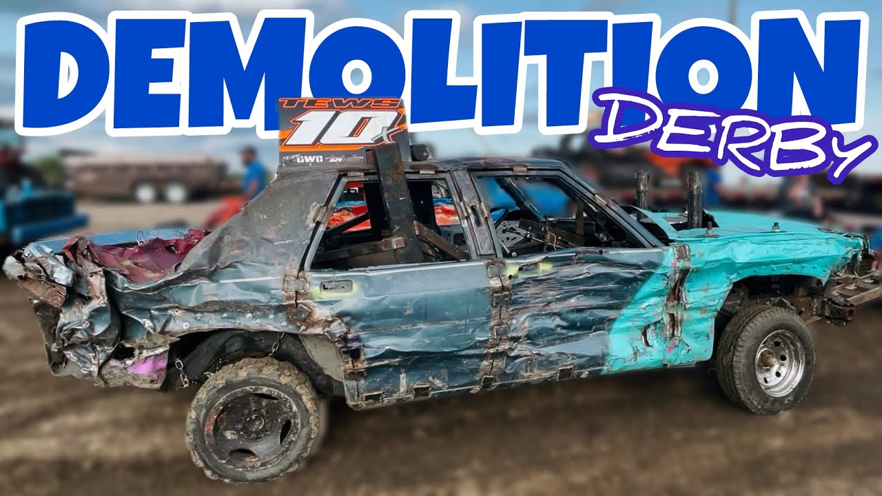 Who’s In The Pit? - Charles City Iowa Demolition Derby - YouTube