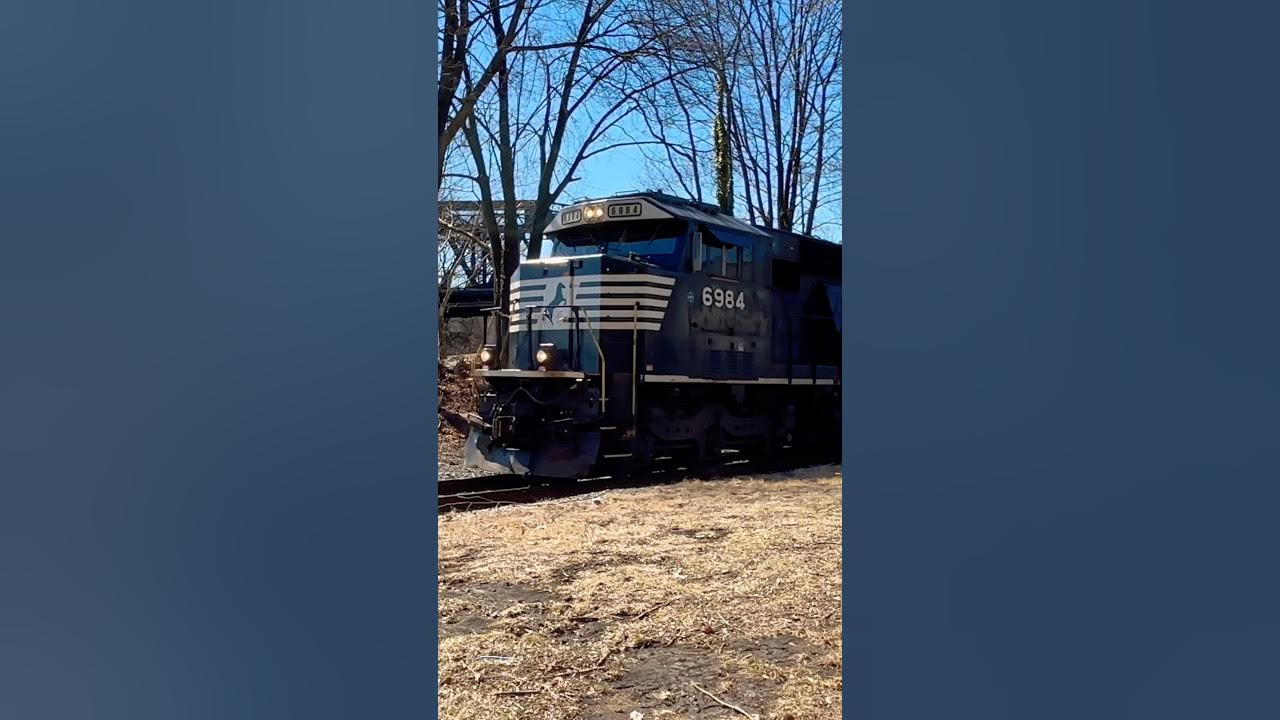 NS H65 Heading up the Washington Secondary - YouTube