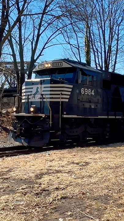 NS H65 Heading up the Washington Secondary - YouTube