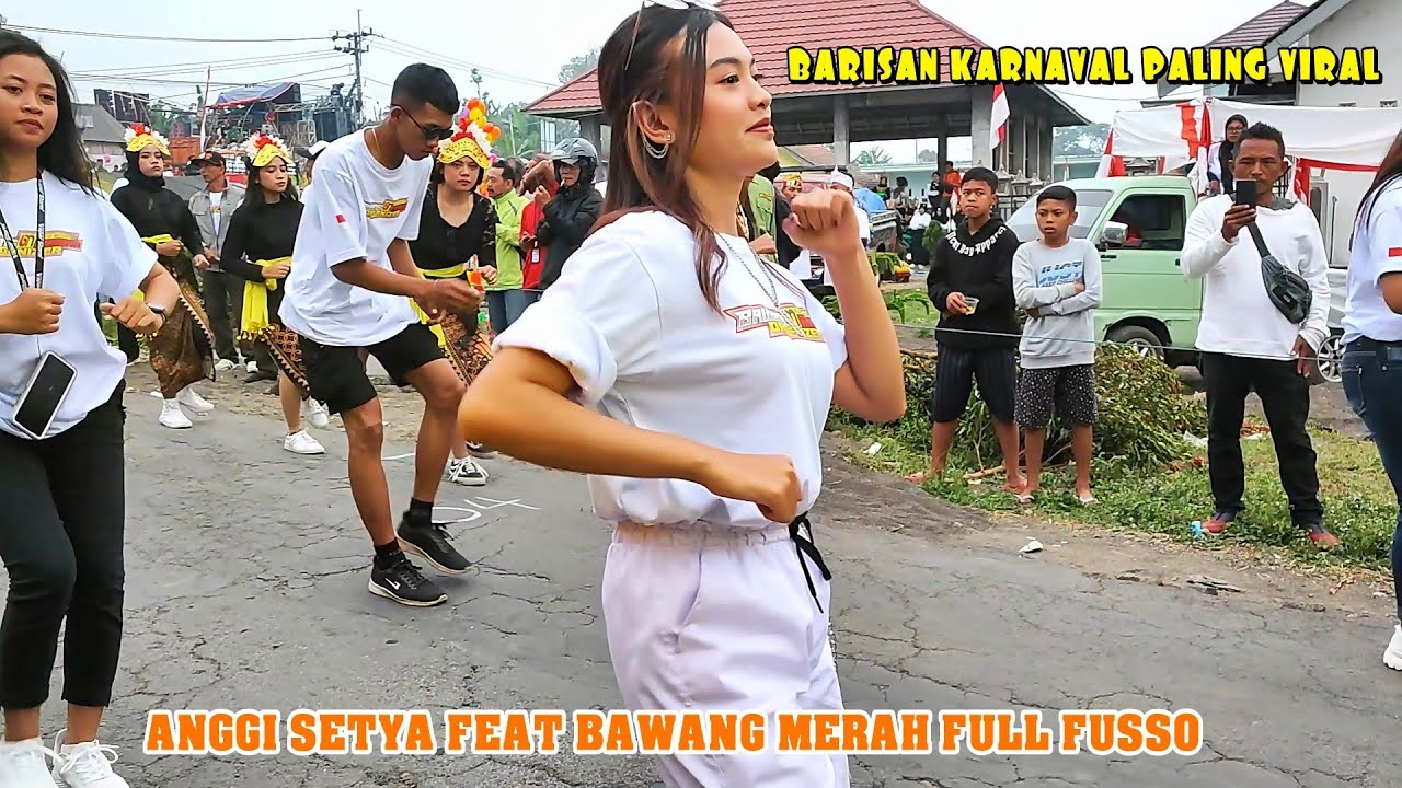 Anggi setya viral lagi joget bareng bawang merah karnaval jambuwer balesari ngajum malang - YouTube