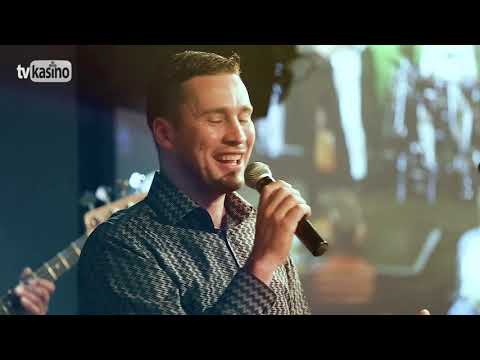 Kortina: Kade chodím, tade pijem